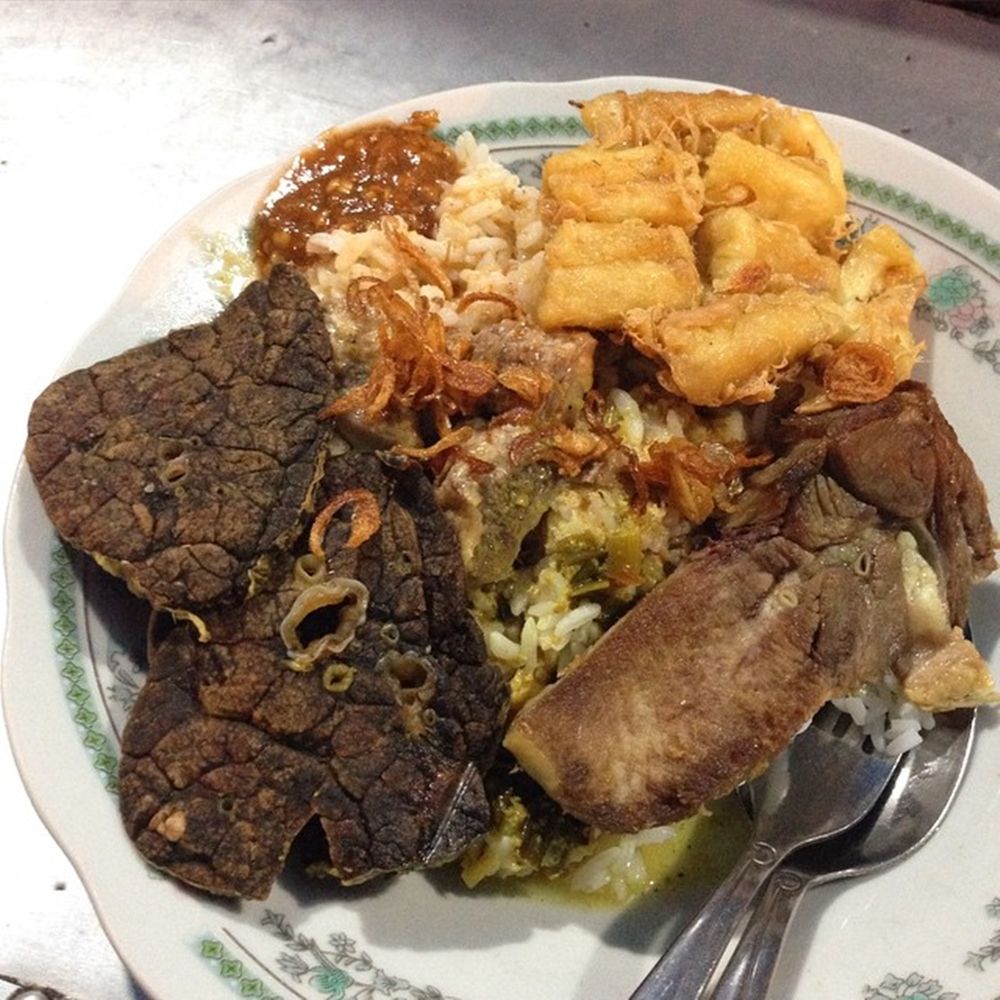 Kulineran Nasi Osik di Surabaya, Rasanya Super Juara