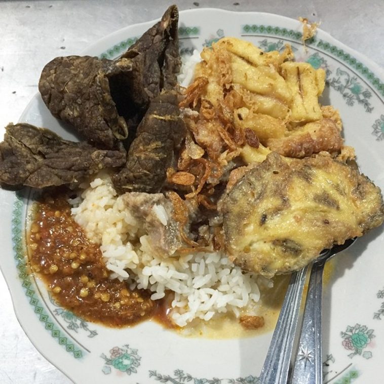 Kulineran Nasi Osik di Surabaya, Rasanya Super Juara