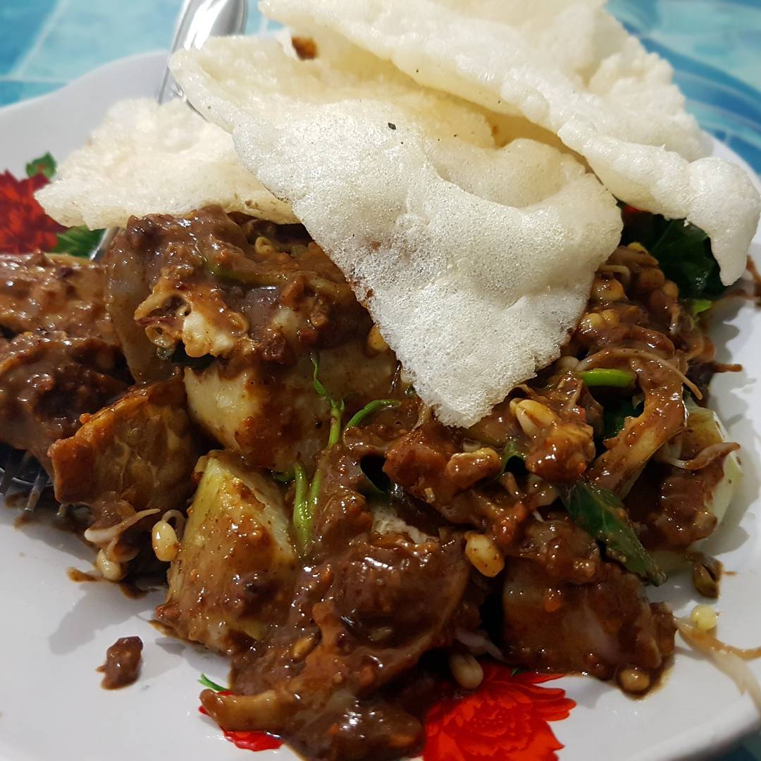 Rujak Cingur Mak Soerip di Maospati Magetan, Jalan-jalan Tetap Kenyang
