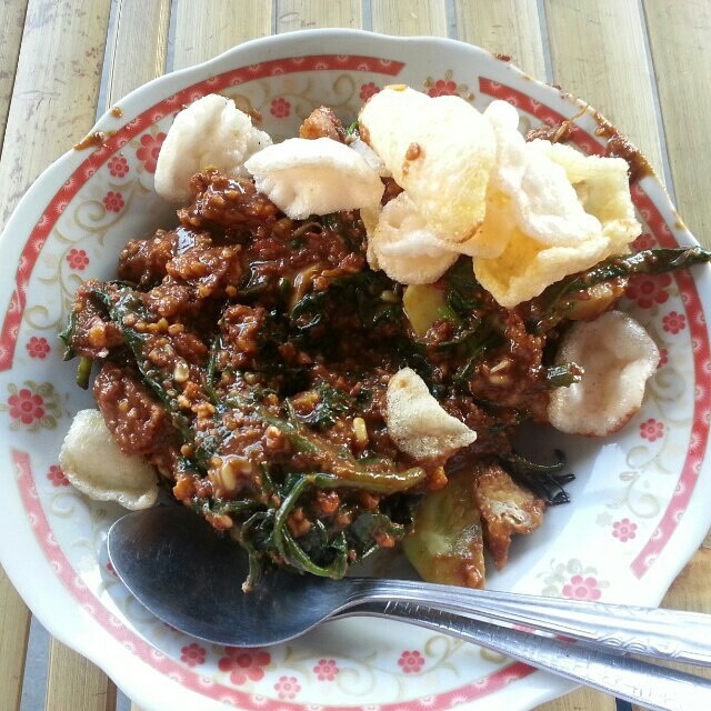 Rujak Cingur Mak Soerip di Maospati Magetan, Jalan-jalan Tetap Kenyang