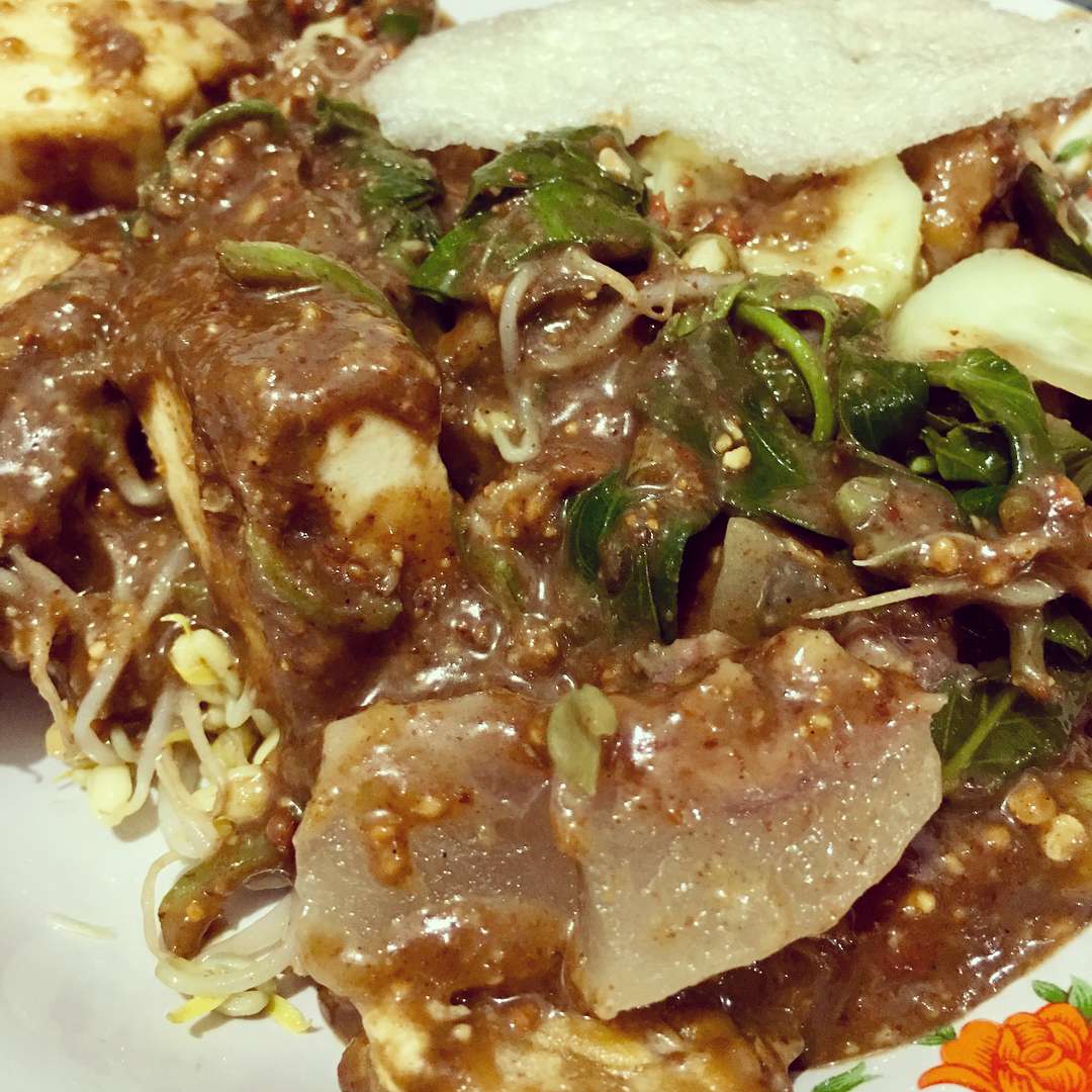 Rujak Cingur Mak Soerip di Maospati Magetan, Jalan-jalan Tetap Kenyang