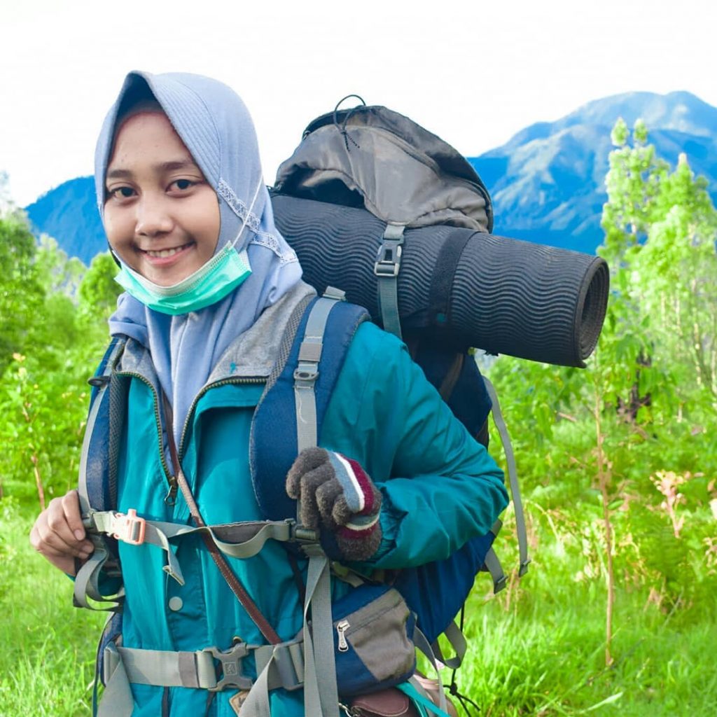 Menaklukkan Puncak Gunung Lawu Via Cemoro Sewu