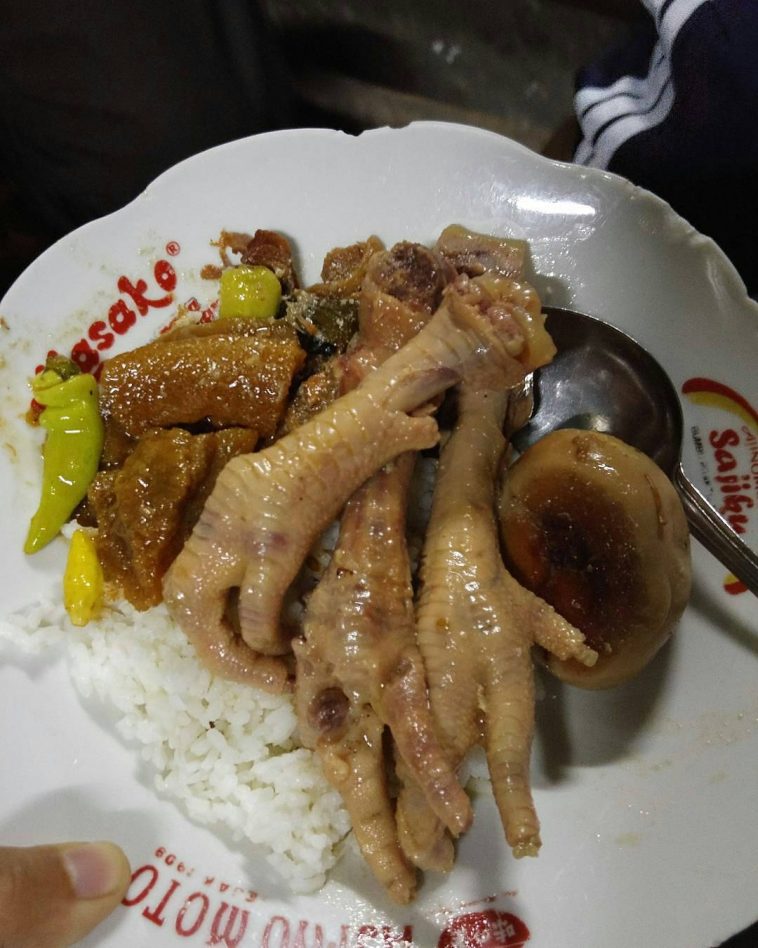 Gudeg Ceker Margoyudan Bu Kasno di Solo, Nongkrong Favorit Para ‘Kalong’