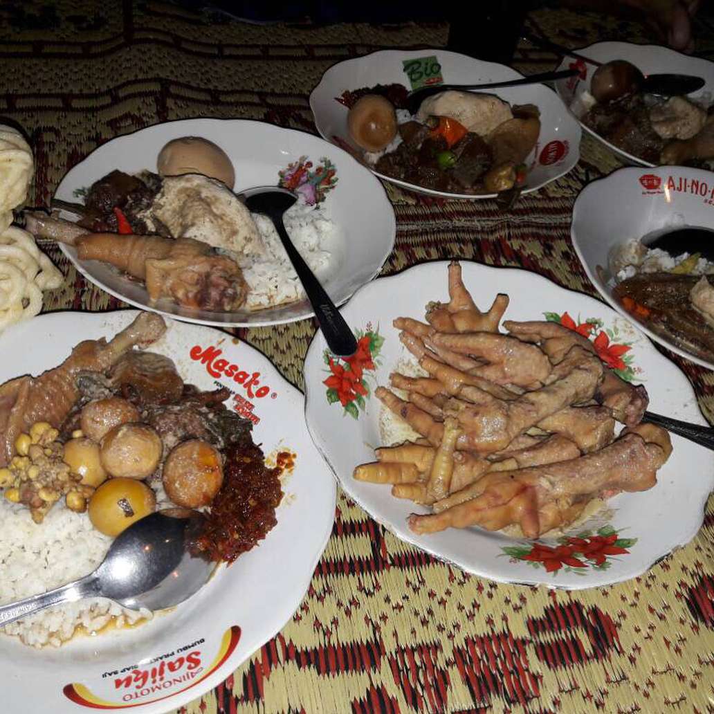 Gudeg Ceker Margoyudan Bu Kasno di Solo, Nongkrong Favorit Para ‘Kalong’