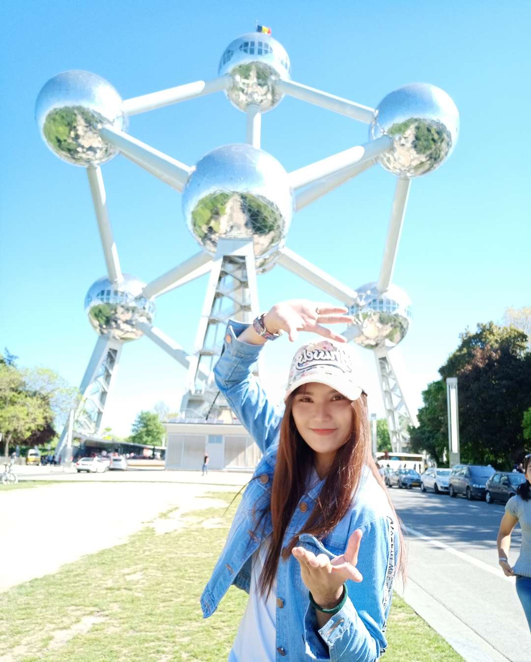 Inspirasi Liburan dari Atlet Pencak Silat yang Cantik Jelita Wewey Wita