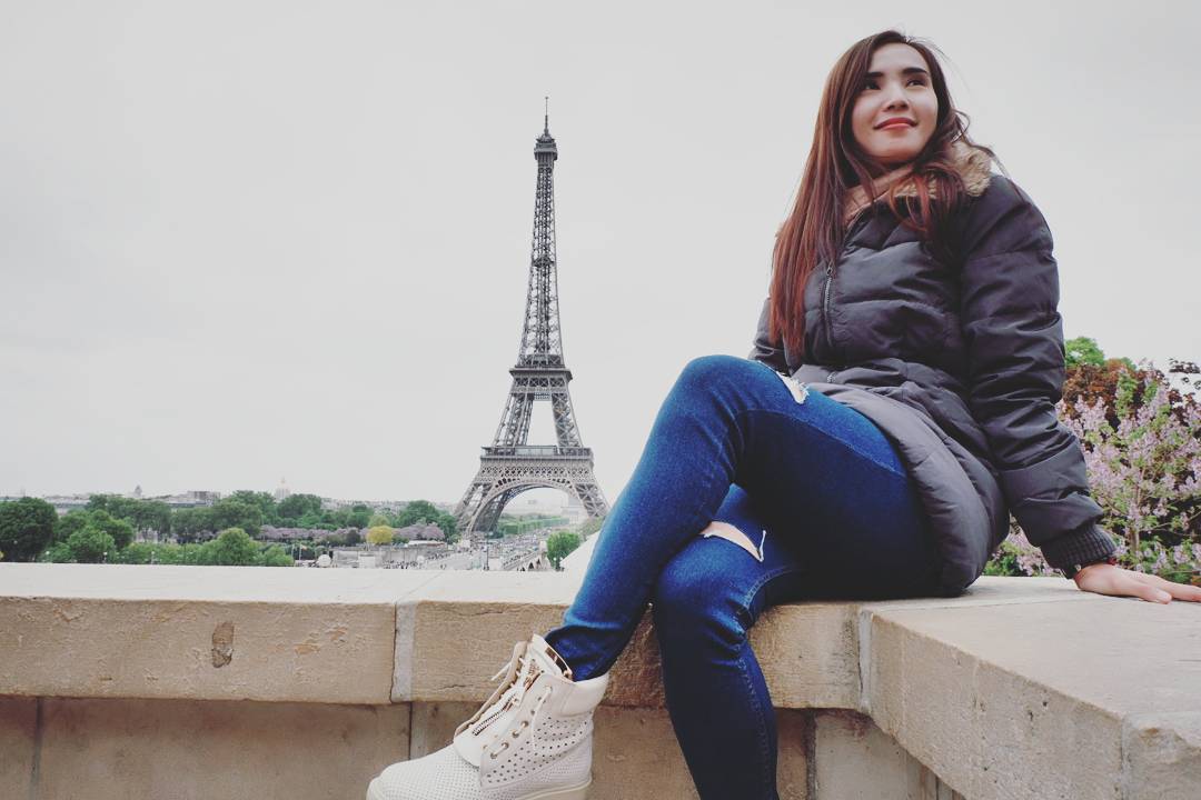 Inspirasi Liburan dari Atlet Pencak Silat yang Cantik Jelita Wewey Wita