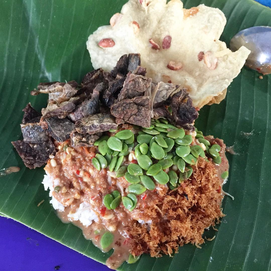 Pecel Pojok, Salah Satu Sesepuh Pecel di Madiun dengan Kelezatan yang ...