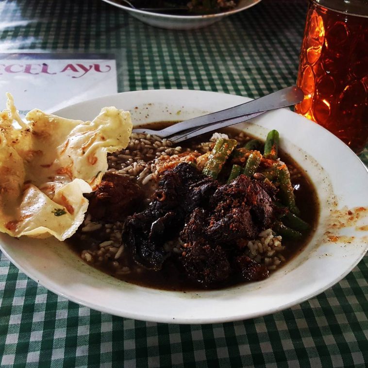 Pecel Rawon Rumah Makan Pecel Ayu, Kuliner Legendaris di Banyuwangi