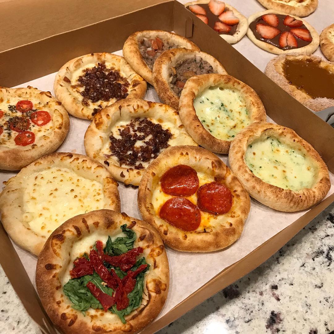 Aneka Makanan Mirip Banget dengan Pizza, Ada yang dari Indonesia!