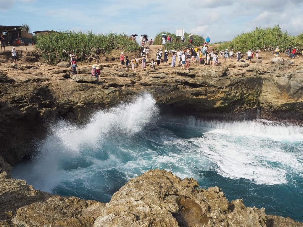 Devil’s Tears Bay Nusa Lembongan, Mengagumi Cantiknya Hempasan Ombak Bali
