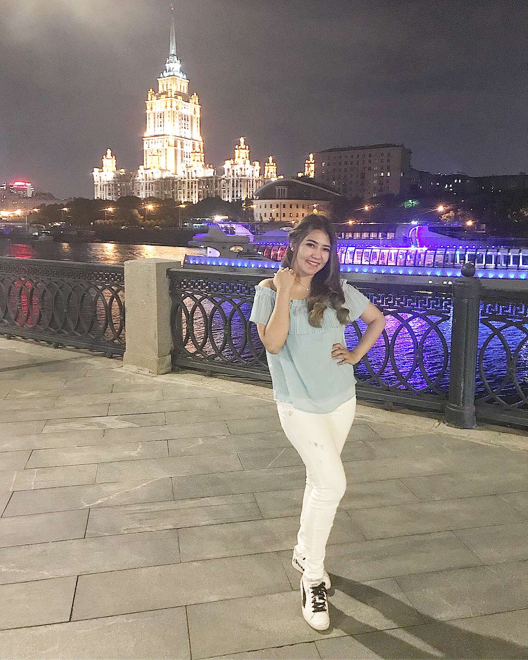 Liburannya Via Vallen yang Seru, Tetap Kece di Dalam Sampai Luar Negeri