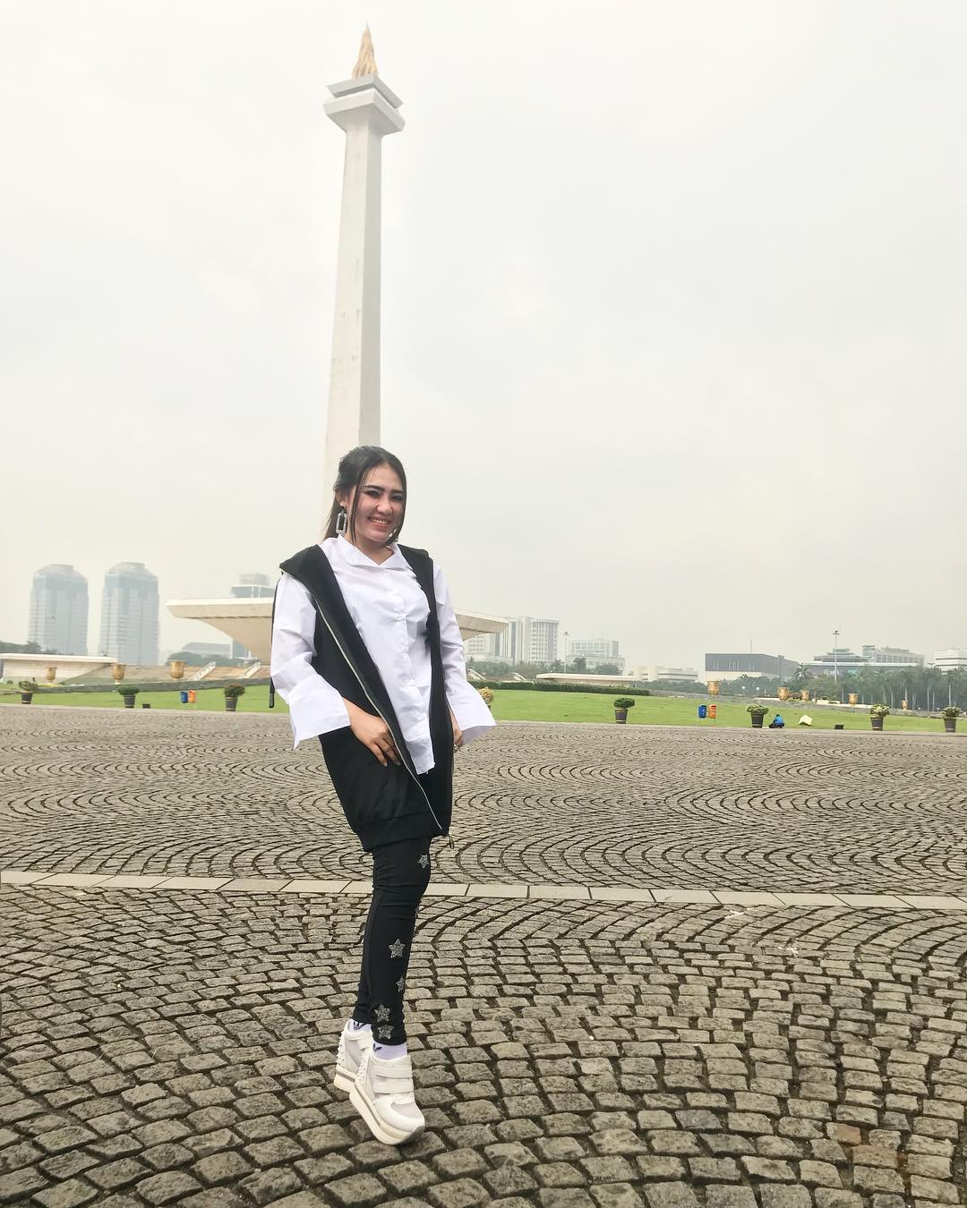 Liburannya Via Vallen yang Seru, Tetap Kece di Dalam Sampai Luar Negeri