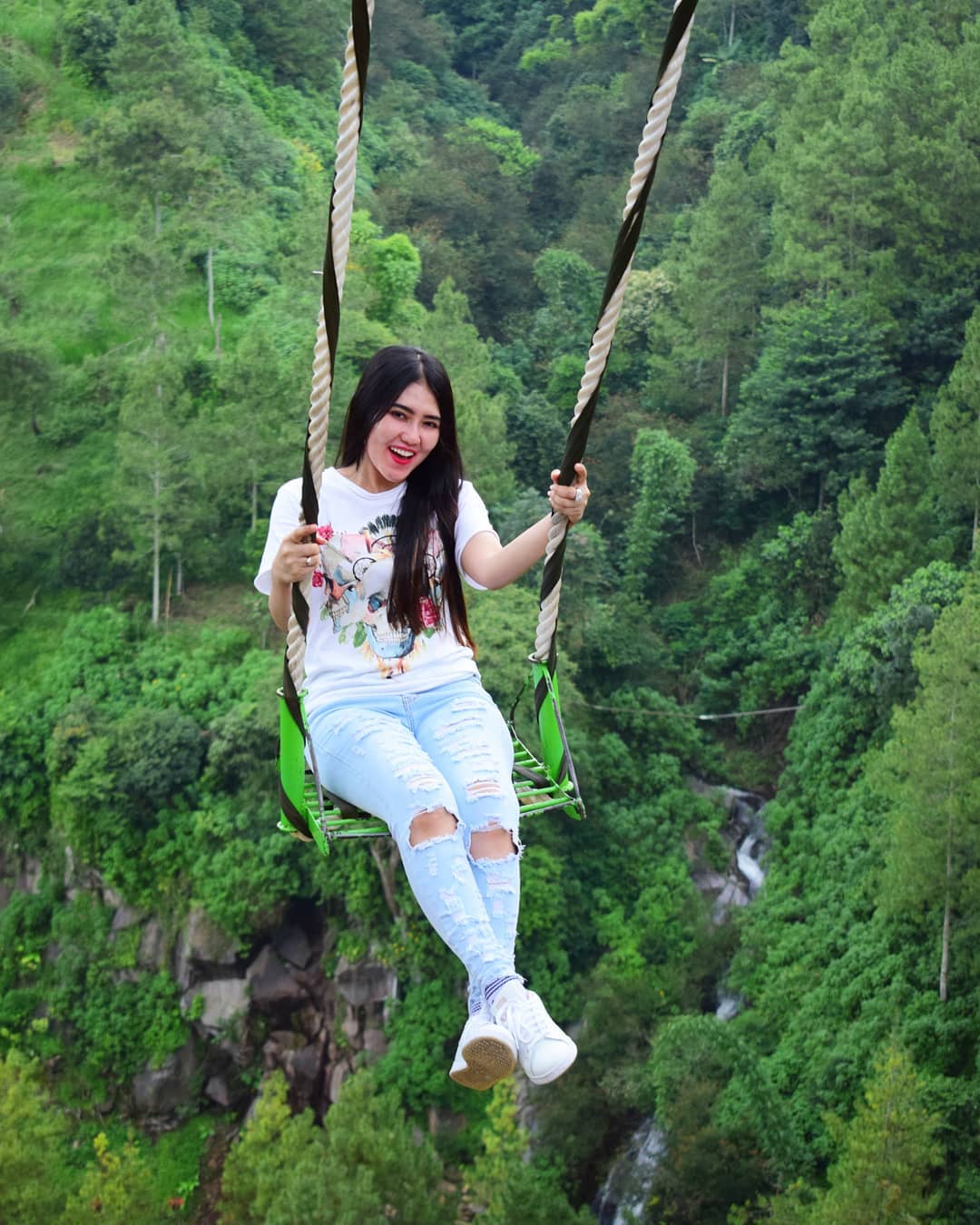 Liburannya Via Vallen yang Seru, Tetap Kece di Dalam Sampai Luar Negeri