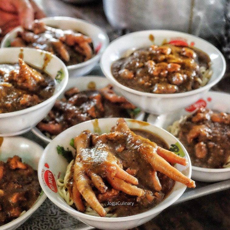 Mie Ayam Bu Tumini, Kuliner Jogja dengan Porsi Jumbo dan Kuah Melimpah