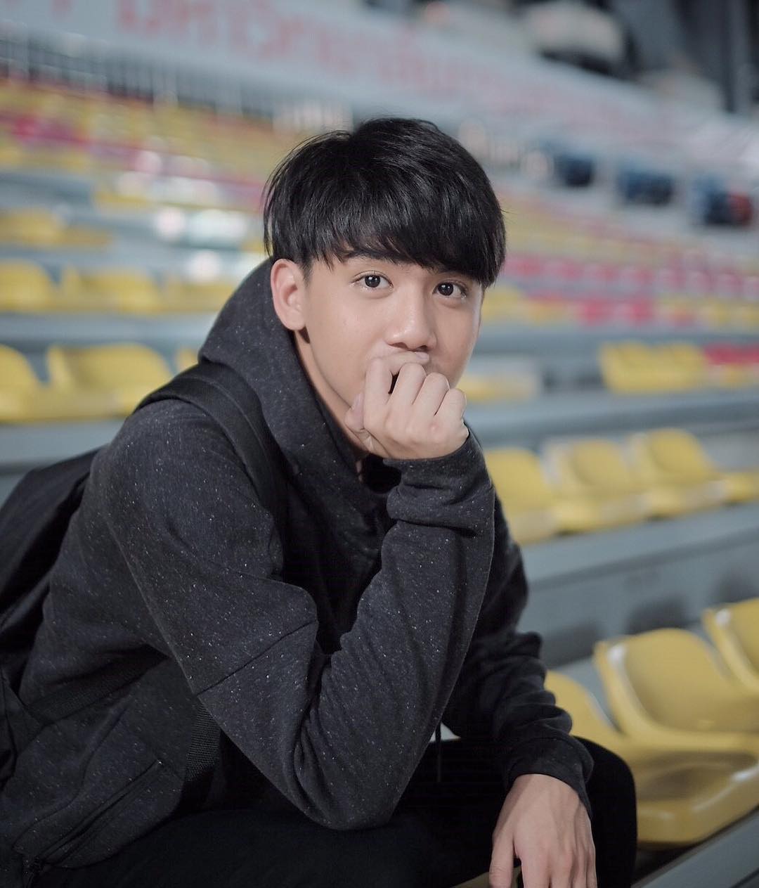 Style Casual Sing Harit Cheewagaroon untuk Jalan, Aktor Thailand ...