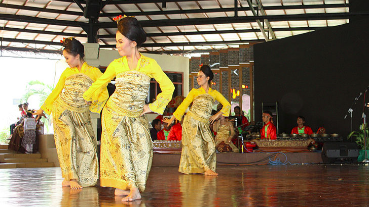 Tak Hanya Ratoh Jaroe, Ini Tarian Tradisional Indonesia di Pembukaan ...