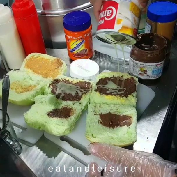 Roti Kuro-Kuro, Jajanan Istimewa di Bandung dengan Isian Aneka Rasa
