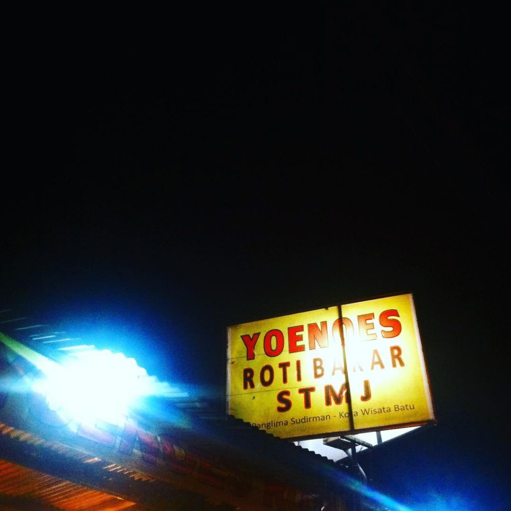 Kulineran Malam di Batu, Mampir ke Roti Bakar Yoenoes Yuk!