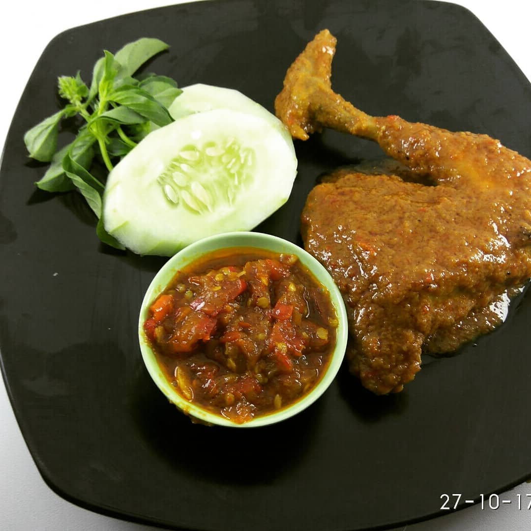 Berwisata Kuliner di Pujasera Mas Bro Surabaya, Hanya 10 Ribuan