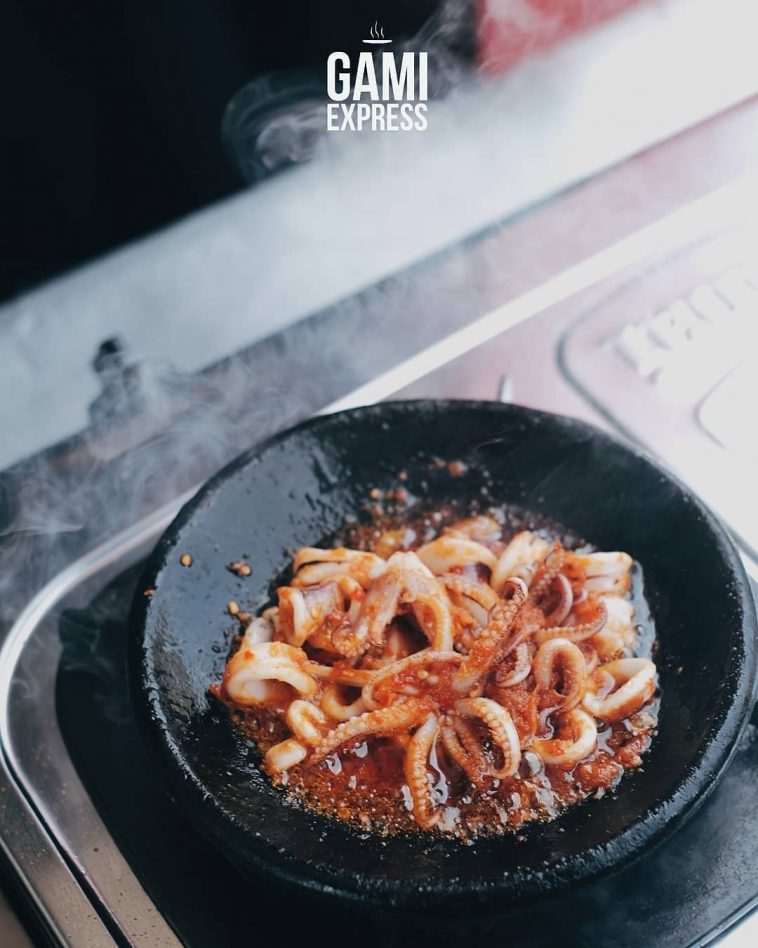 Sambal Gami Bontang, Seafood Pedas Hotplate yang Bikin Nagih