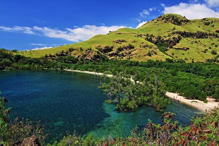 Liburan ke Pantai Terbaik di Flores, Lelah Segudang Rasanya Beres