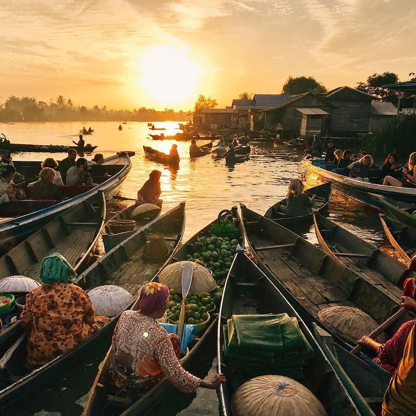 Berwisata Kuliner di Pasar Terapung Banjar, Sensasi Makan di Atas Air