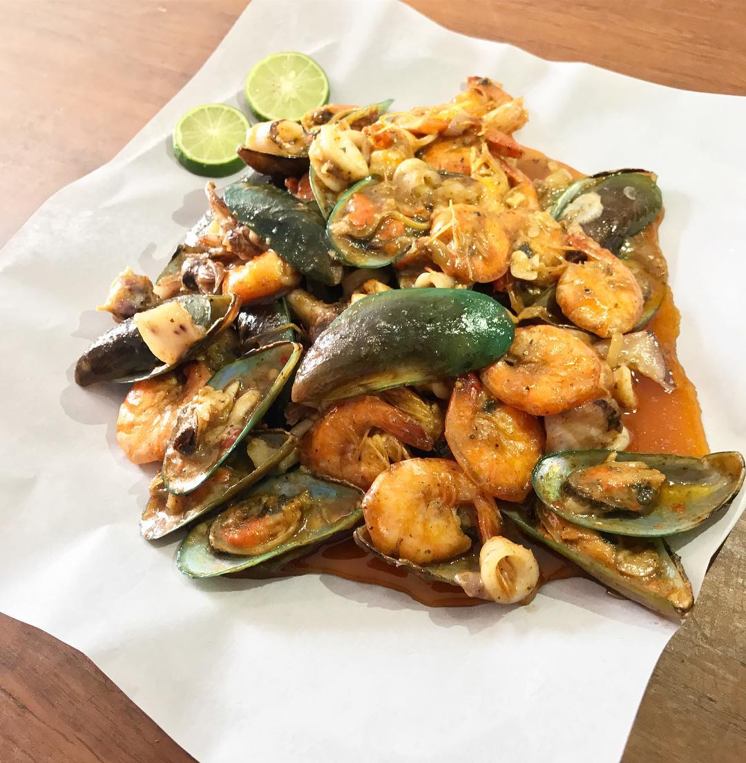 Kerang Kiloan Pak Rudi, Warung Dengan 11 Jenis Kerang Berbeda