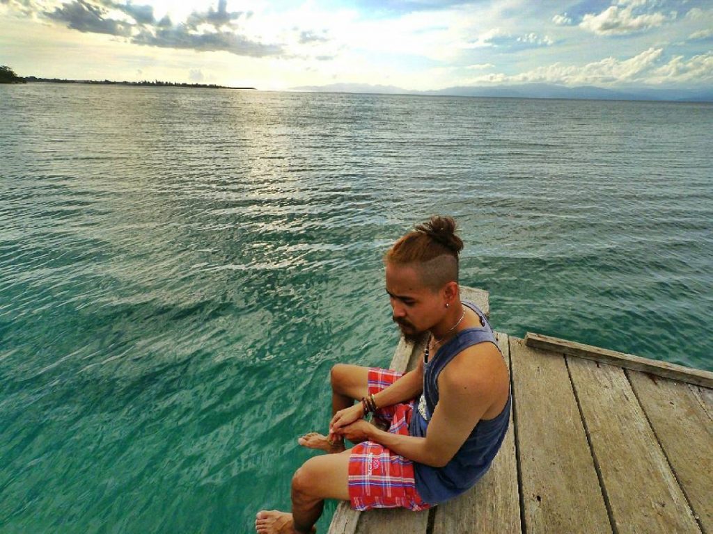 Pantai Tanjung Kuako di Pulau Seram, Keindahan Pantai Berbatu dan ...