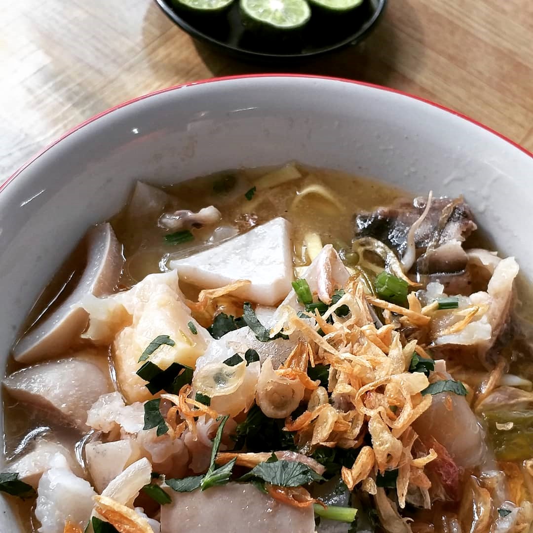 Segernya Mie Kocok Legendaris Bandung, Icip Resep Rahasia Berusia Lebih ...