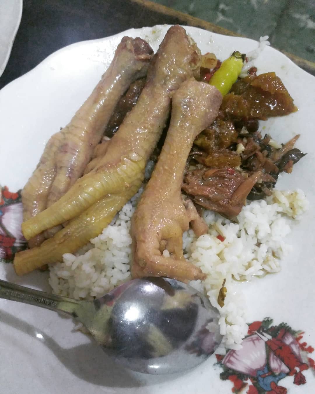 Kuliner Legendaris Gudeg Ceker Solo, Laris Banget 3 Jam Sudah Habis!