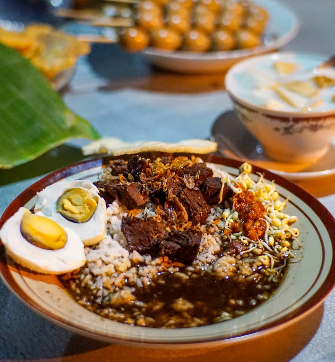 Pilihan Rawon di Madiun, Menyantap Si Kuah Hitam Enak di Kota Gadis