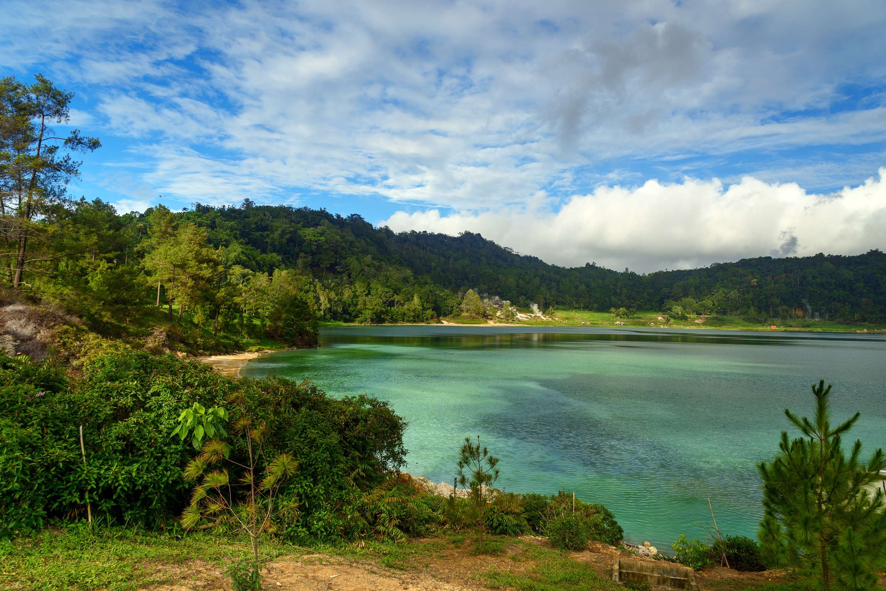 Danau Linow Tomohon, Pancaran Keindahan Air Tiga Warna