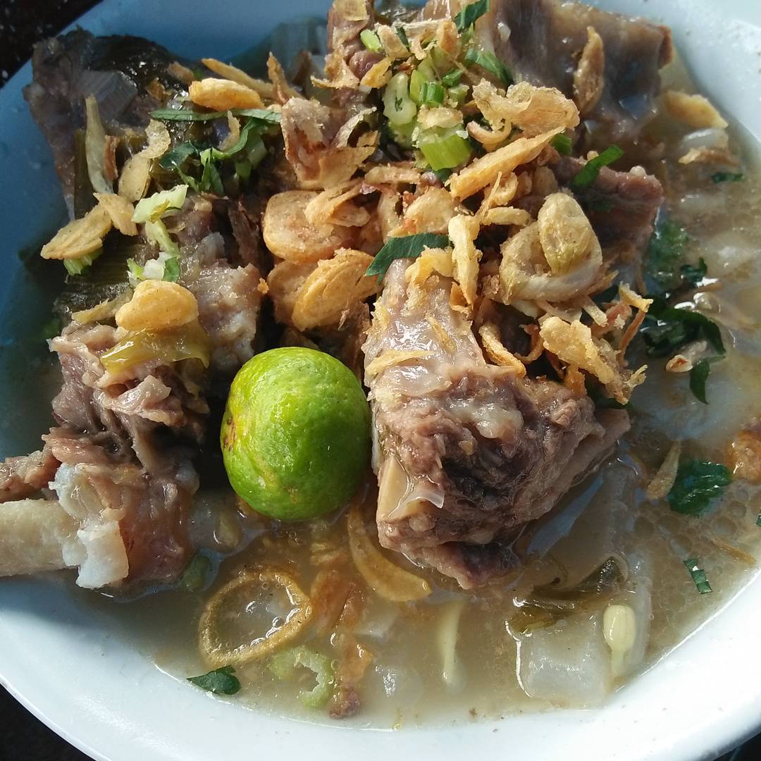 Segernya Mie Kocok Legendaris Bandung, Icip Resep Rahasia Berusia Lebih ...