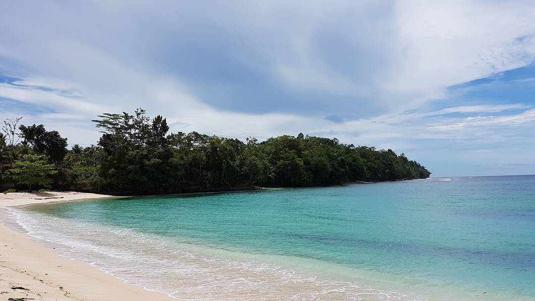 Menjelajah Keindahan Pantai di Pulau Biak, Serunya Bikin Pingin Teriak