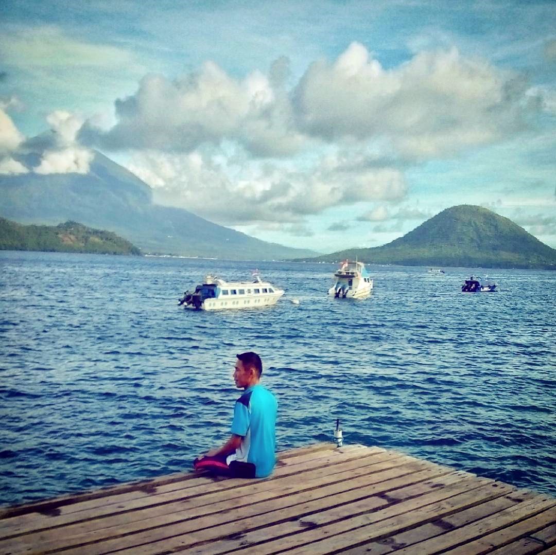 Pesona 7 Pantai di Ternate, Ada Perahu Melayang Menunggumu Datang