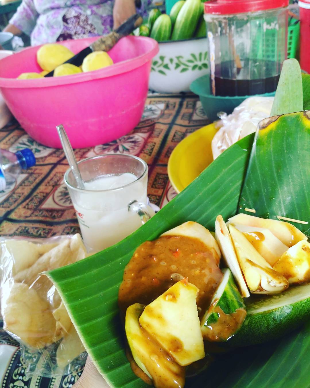 Rujak Mak Tas Khas Pesisir Lamongan, 3 Dekade Tawarkan Sensasi Petis ...