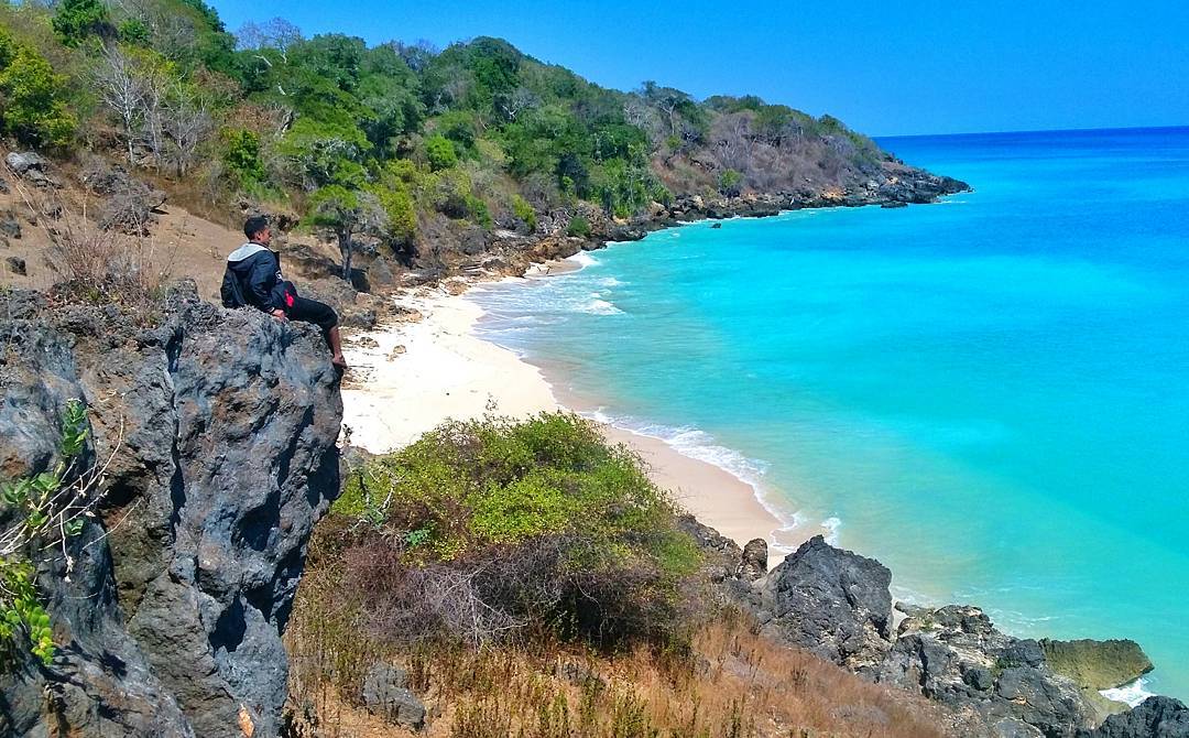 6 Pantai di Pulau Semau NTT, Surga Mungkinkah Pindah ke Indonesia?