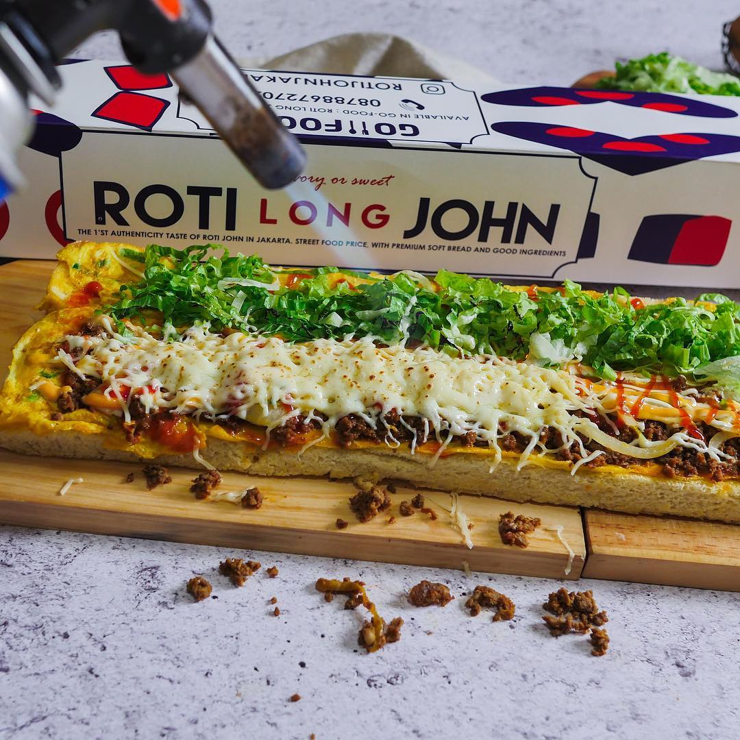 Santap Roti John di Jakarta, Ada yang Panjangnya 52 Sentimeter Lho!