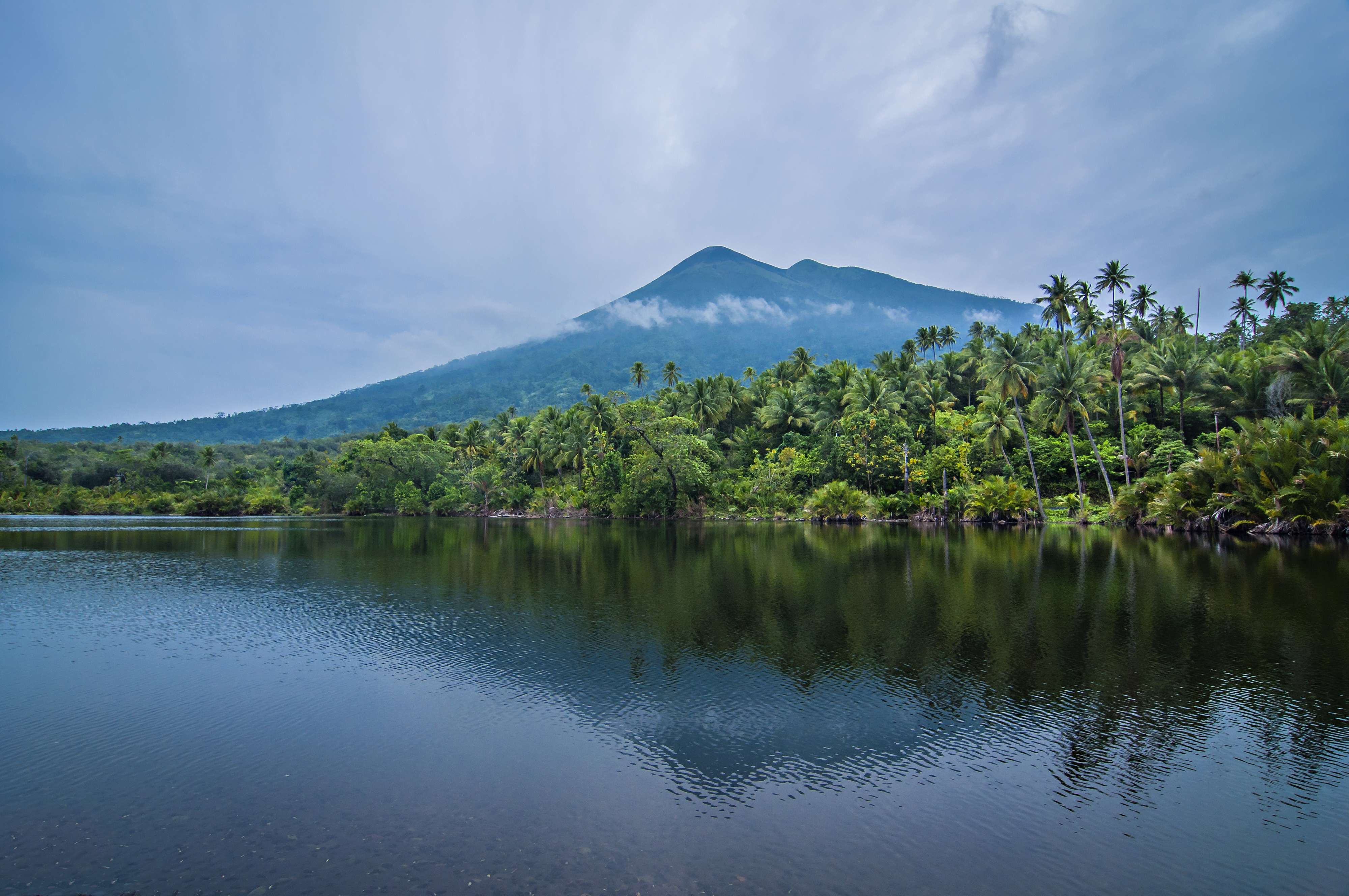 Danau Tolire di Ternate, Pesona Wisata Diselimuti Legenda Buaya Putih