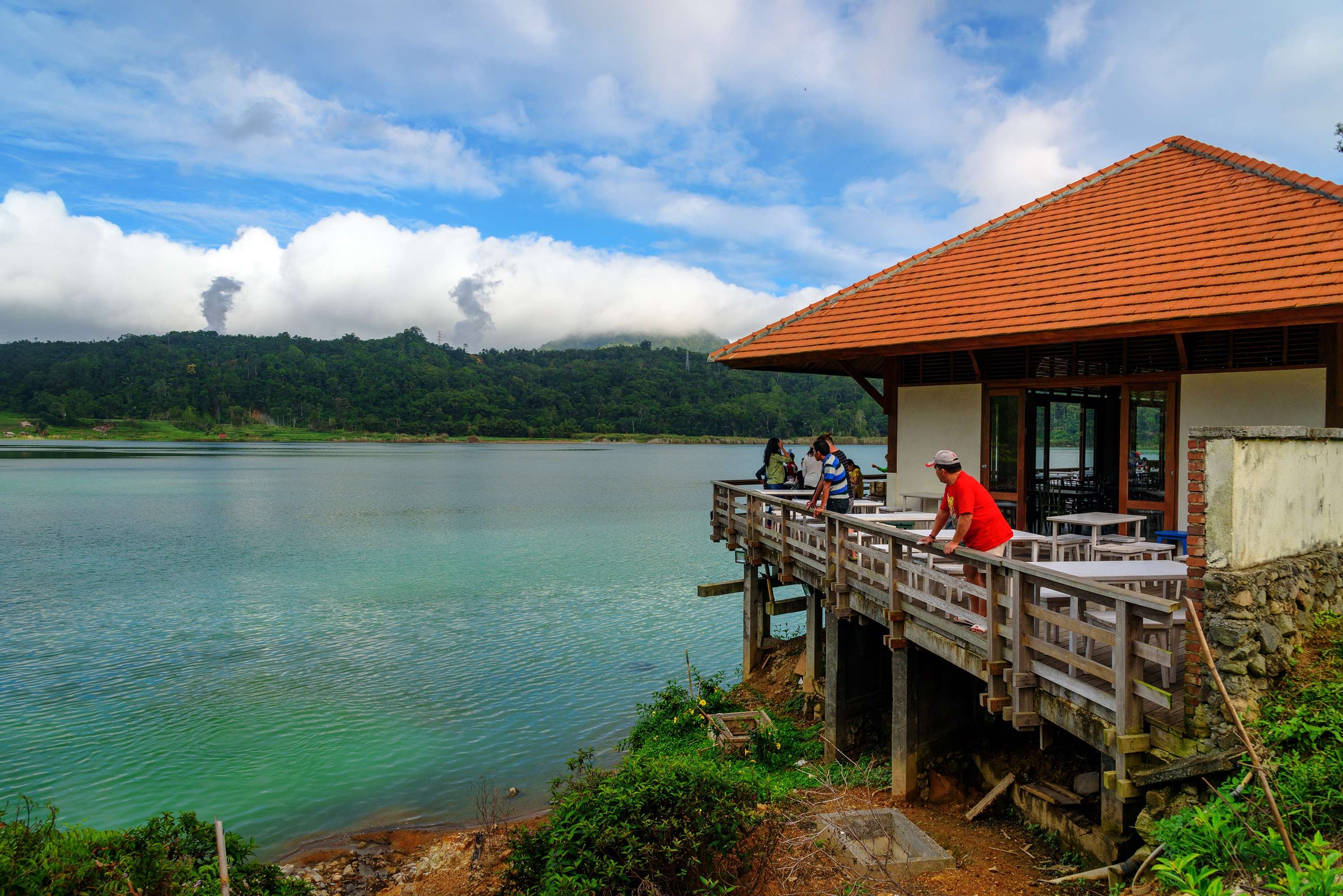 Danau Linow Tomohon, Pancaran Keindahan Air Tiga Warna