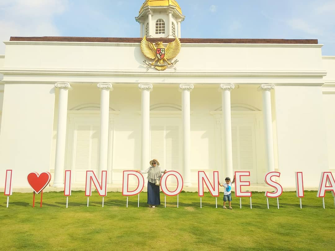 Replika Unik di Indonesia, dari Wajah Hokage Sampai Istana Negara