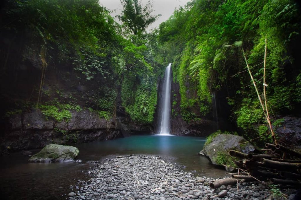 Curug di Banyumas Bersuasana Asri, Segarnya Berenang di Air yang Jernih