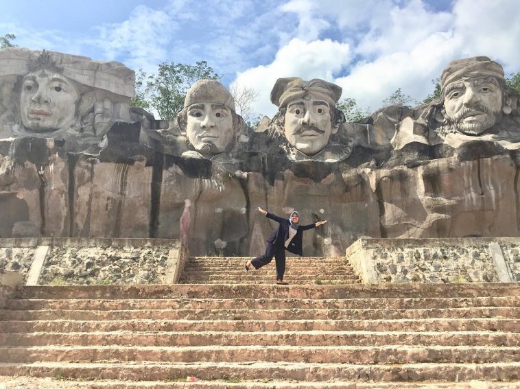 Replika Unik di Indonesia, dari Wajah Hokage Sampai Istana Negara