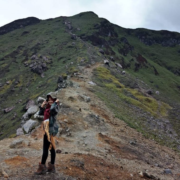 Bukit Kaba, Spot Mendaki di Bengkulu dengan Kawah Biru yang Eksotis