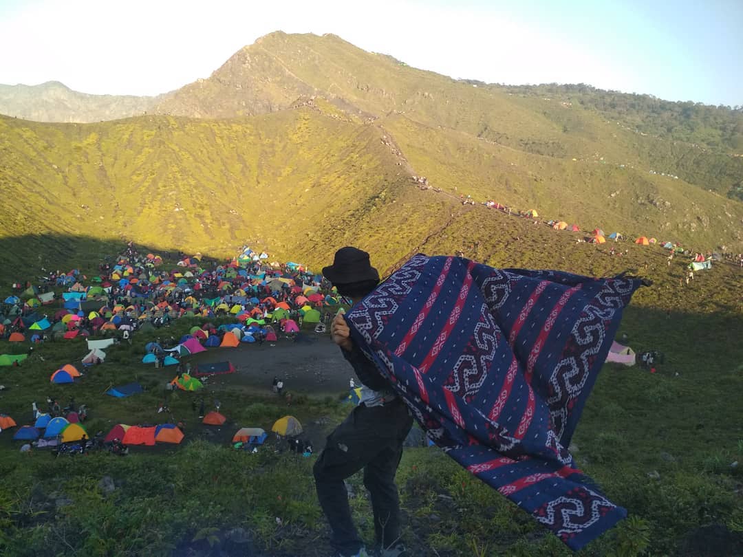 Bukit Kaba, Spot Mendaki di Bengkulu dengan Kawah Biru yang Eksotis