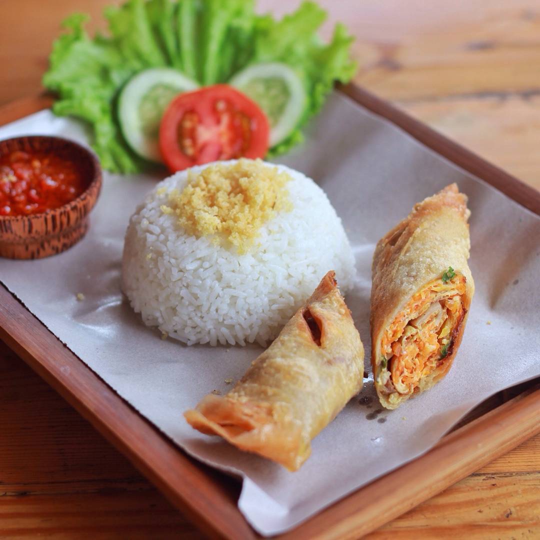Loempia Boom, Sensasi Makan Lumpia dengan Ukuran Tak Biasa di Jogja
