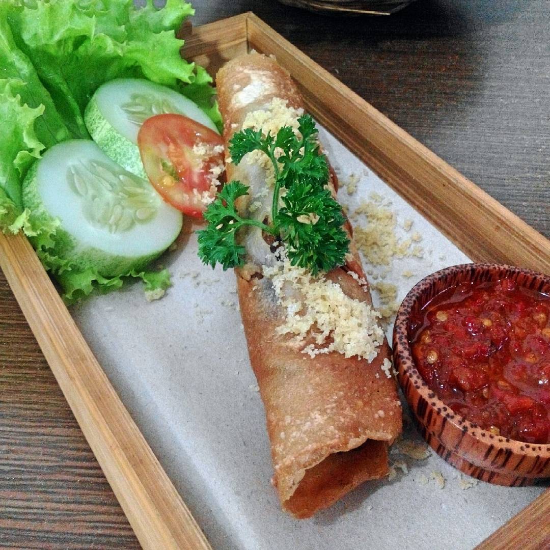 Loempia Boom, Sensasi Makan Lumpia dengan Ukuran Tak Biasa di Jogja