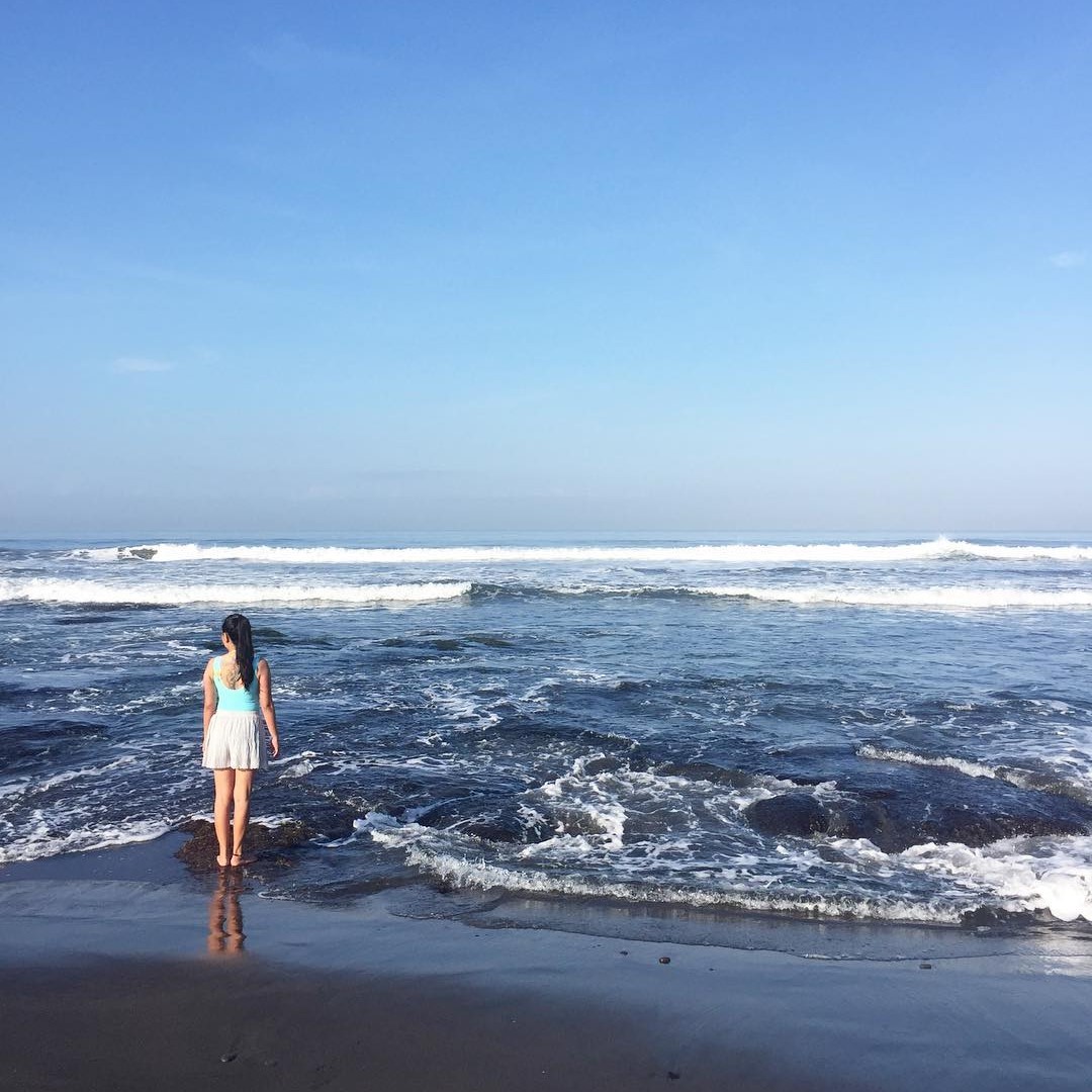 Eksotisnya Pantai Pasir Hitam di Tabanan Bali, Meski Gelap Banyak yang ...