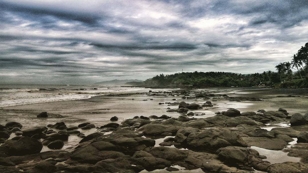 Eksotisnya Pantai Pasir Hitam di Tabanan Bali, Meski Gelap Banyak yang ...