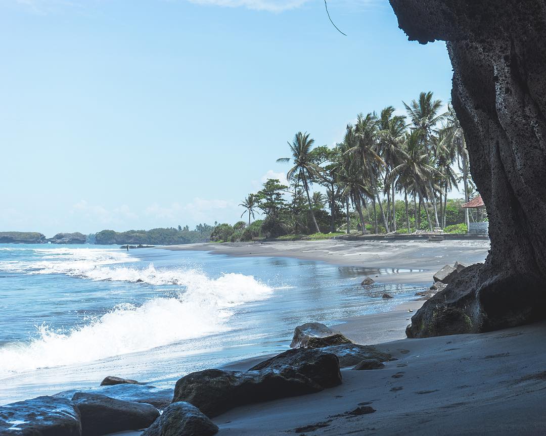 Eksotisnya Pantai Pasir Hitam di Tabanan Bali, Meski Gelap Banyak yang ...